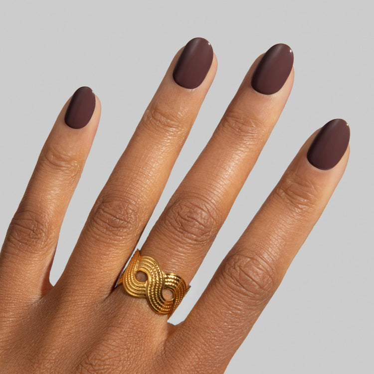 Chocolate Temptation - Short Oval Nail On Press On Manicure – MeAmora