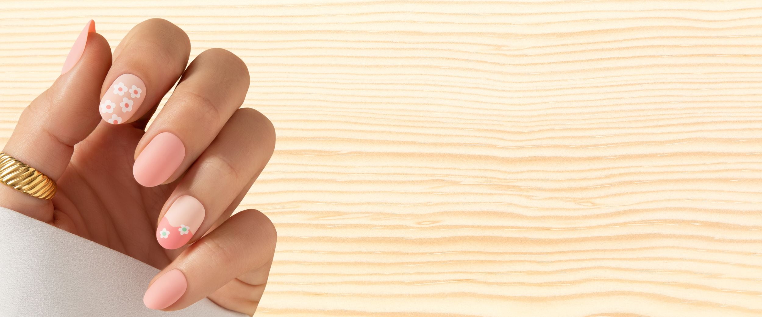 Eyelash Extensions and Press on Nails UK – MeAmora