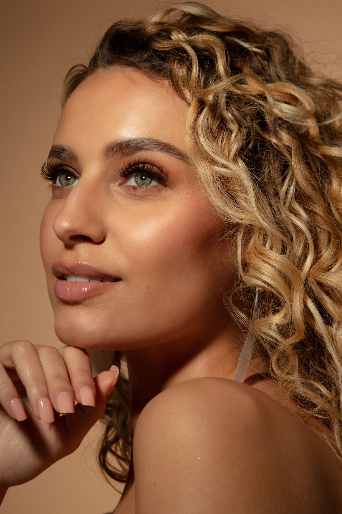 Eyelash Extensions and Press on Nails UK – MeAmora